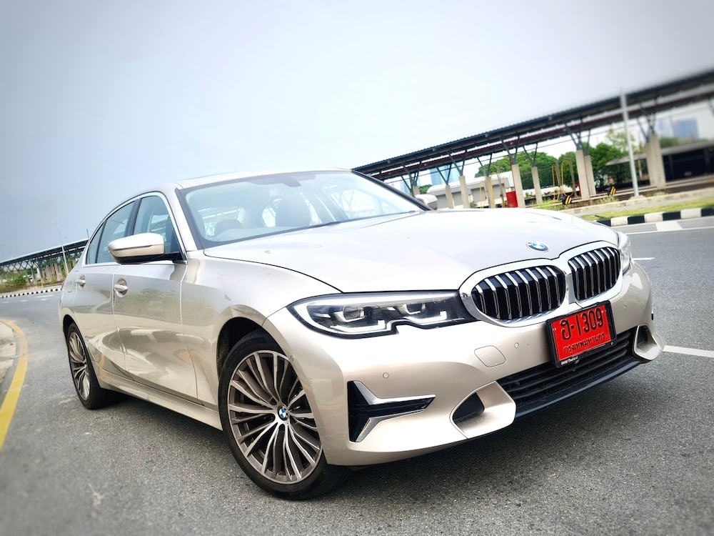 บีเอ็มดับเบิลยู 320Li Luxury อัดแน่นสมรรถนะ ผสานความหรูหรา