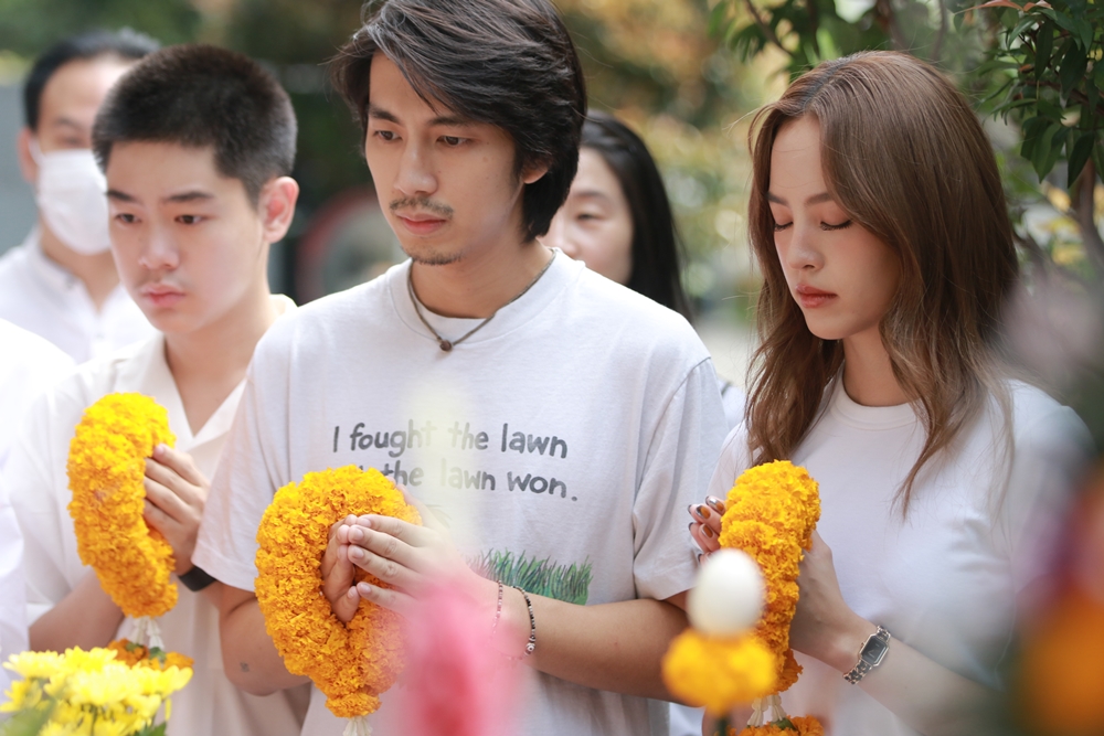 'ณิชา-นัท' บวงสรวง '14 อีกครั้ง I Love You Two Thousand'
