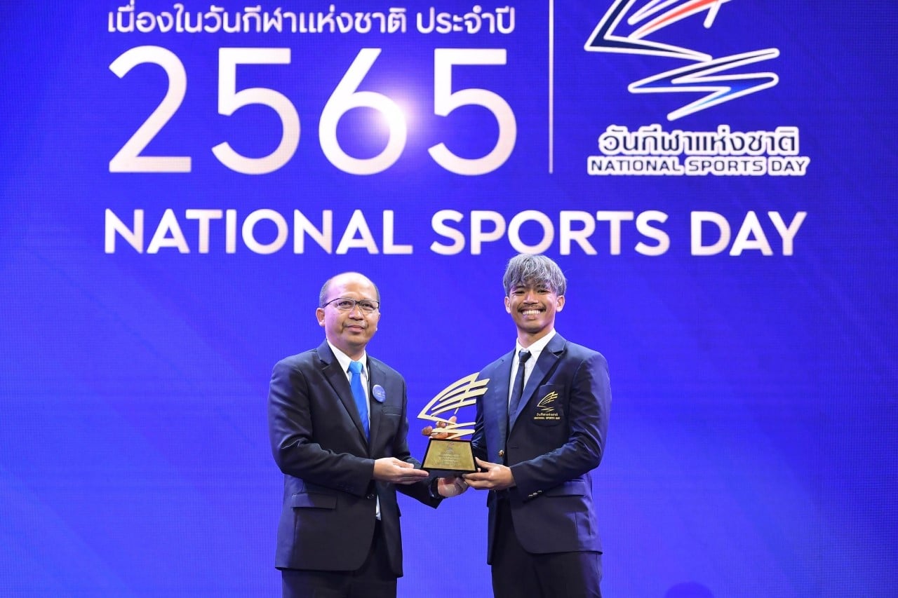 'Kong-Bas-Po-Phuriphon-Tennis' won the outstanding athlete award ...