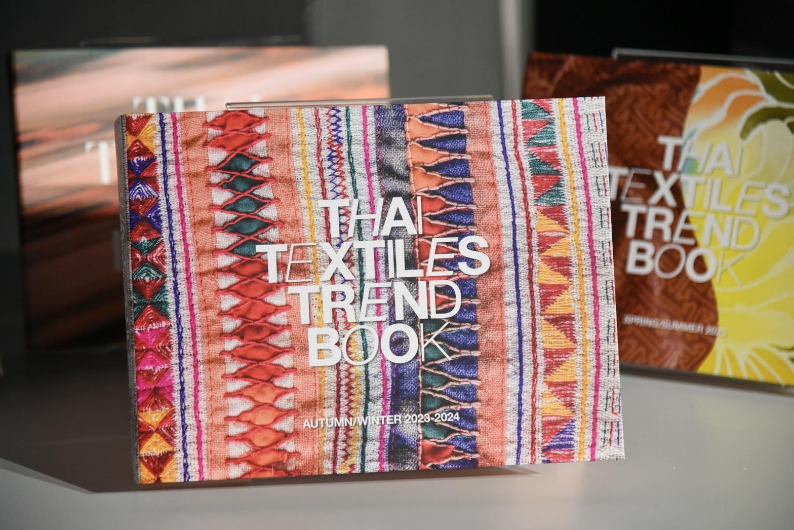 สีสันวัฒนธรรมชาติพันธุ์สู่ Thai Textiles Trend Book A/W 2023-2024