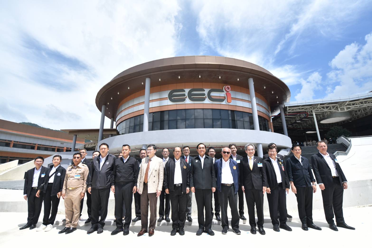 'บิ๊กตู่' ขนคณะดูความก้าวหน้า 'EEC - EECi'