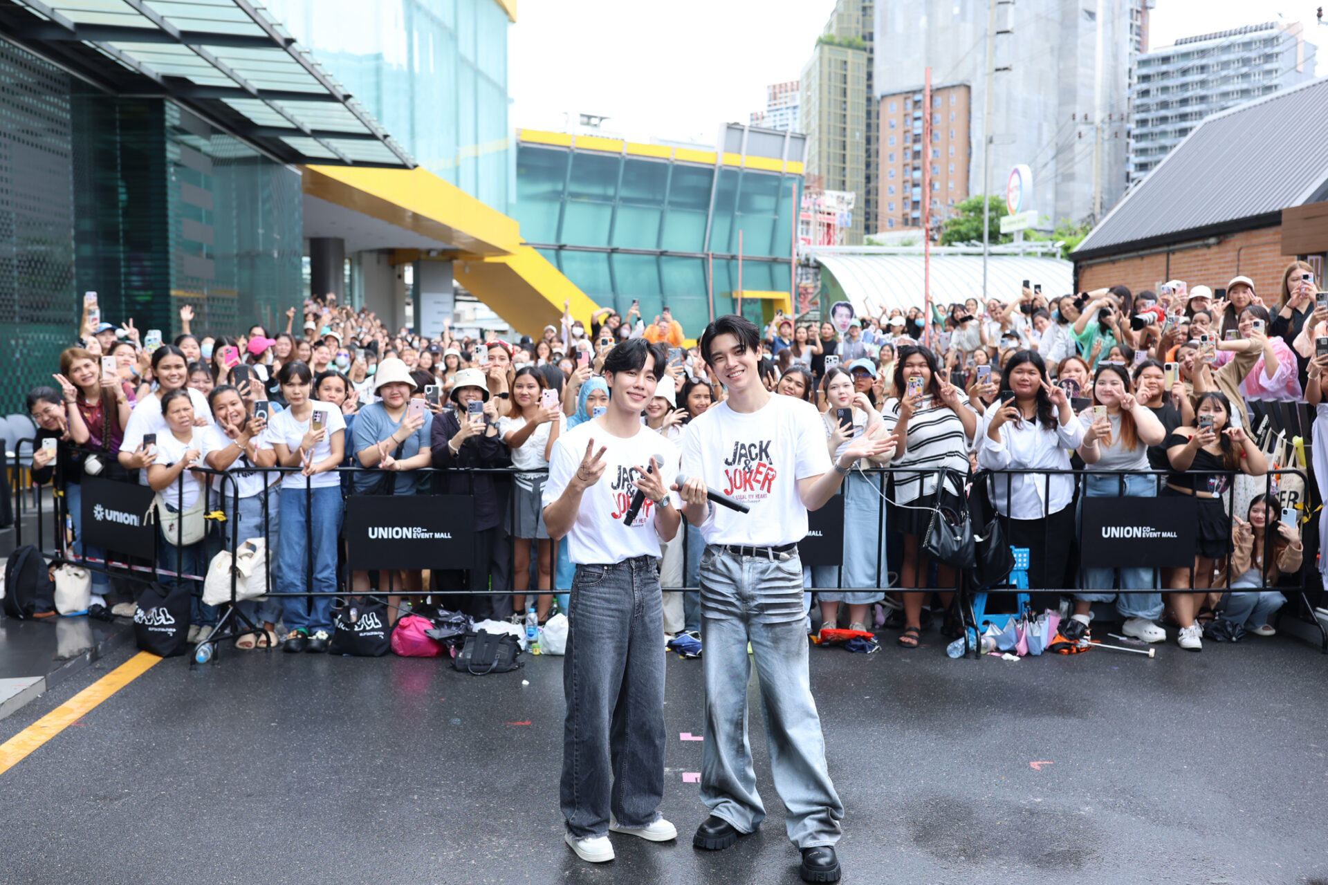 'YWPB Official' จัดพิธีบวงสรวงซีรีส์ นำทีมโดยคู่จิ้นชื่อดัง 'หยิ่น-วอร์'