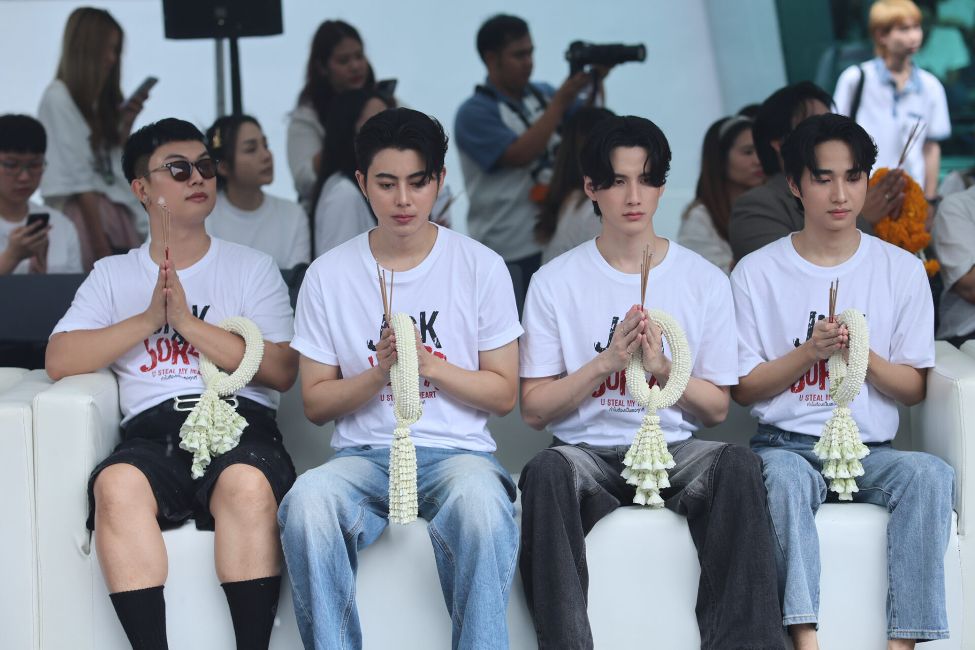 'YWPB Official' จัดพิธีบวงสรวงซีรีส์ นำทีมโดยคู่จิ้นชื่อดัง 'หยิ่น-วอร์'