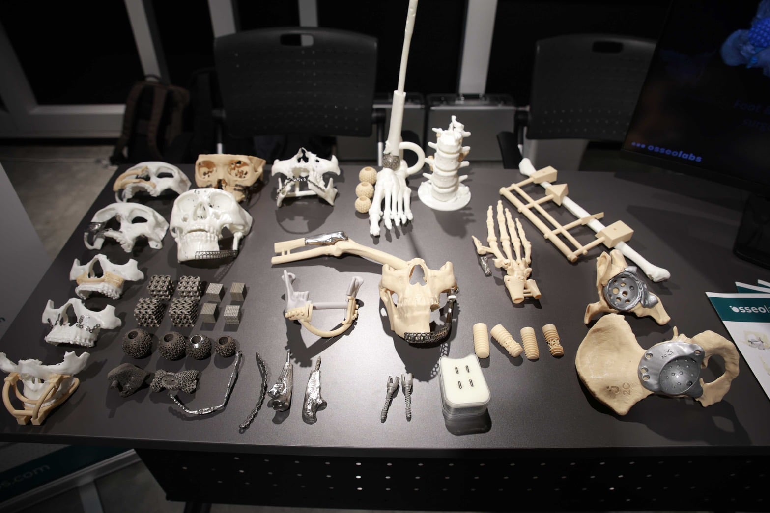 'ออสซีโอแลบส์ ' กระดูกเทียมรูพรุน ผลงานนักวิจัยไทย พลิกโฉมผ่าตัดปลูก ...