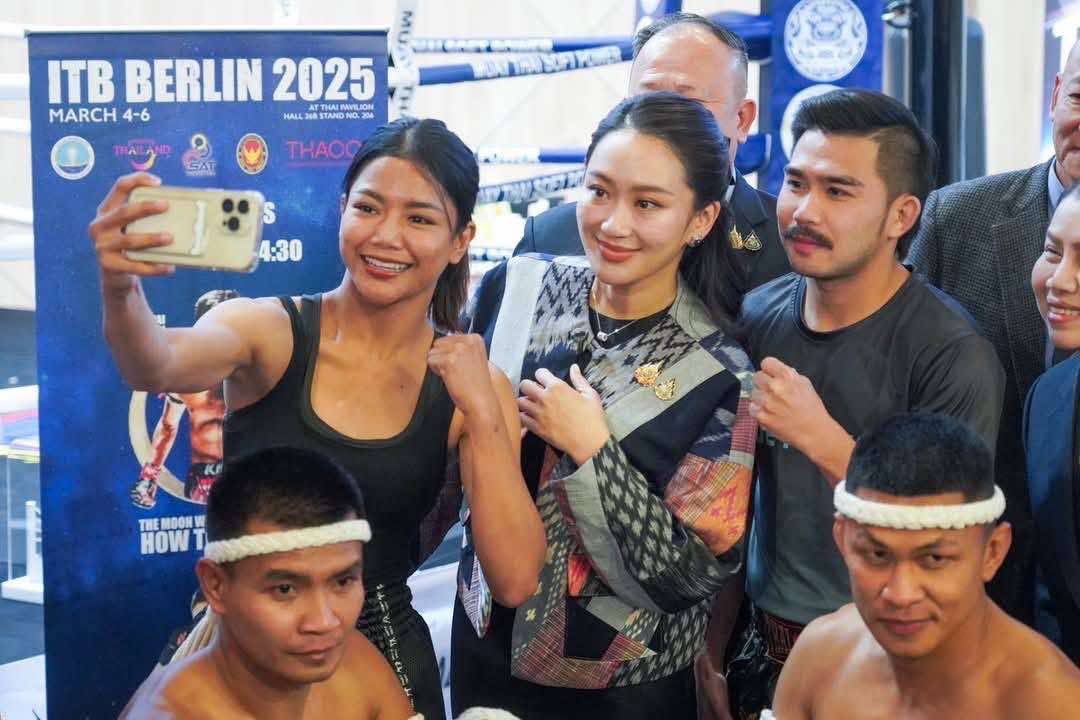 นายกฯ'แพทองธาร'ชมบูธมวยไทย งาน'ไอทีบี เบอร์ลิน' แนะทำของเล่นสะสมมวยไทย