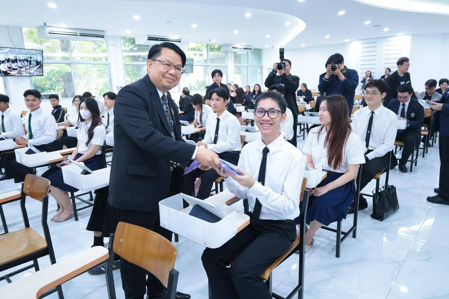 อว. พลิกโฉมการศึกษาไทย เปิดตัว “e-Testing Center” มาตรฐานสากล พร้อม ...